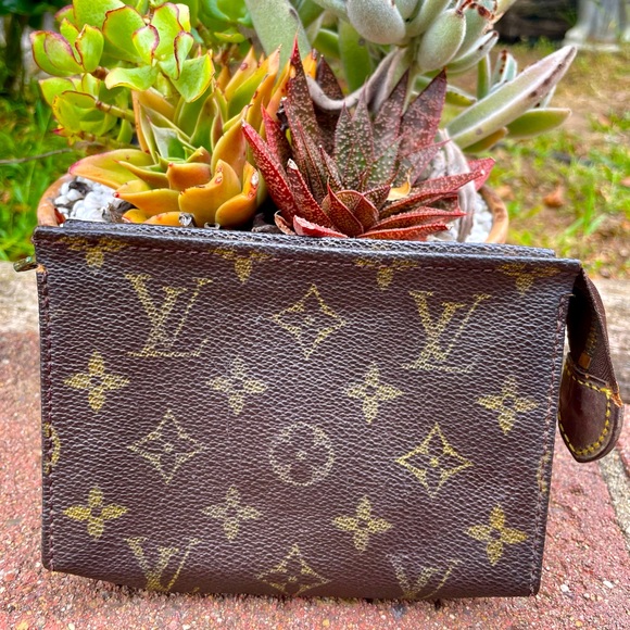 Louis Vuitton | Bags | Auth Louis Vuitton Monogram Pouch Clutch ...
